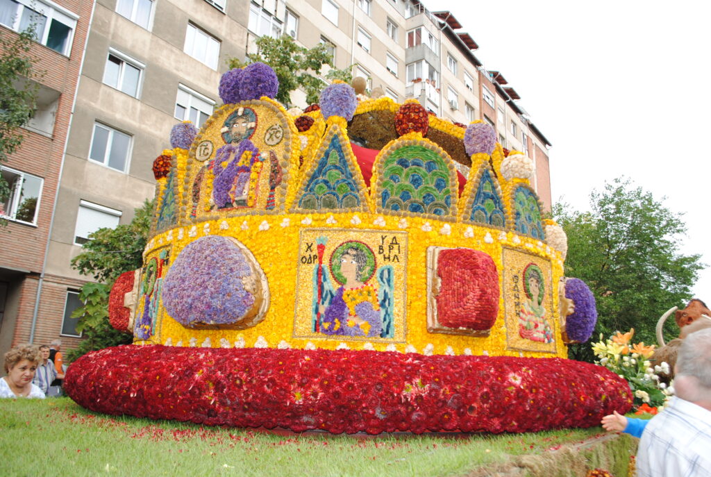Vin carele cu flori! Carul de flori comun al Oradiei și Debrecenului ...