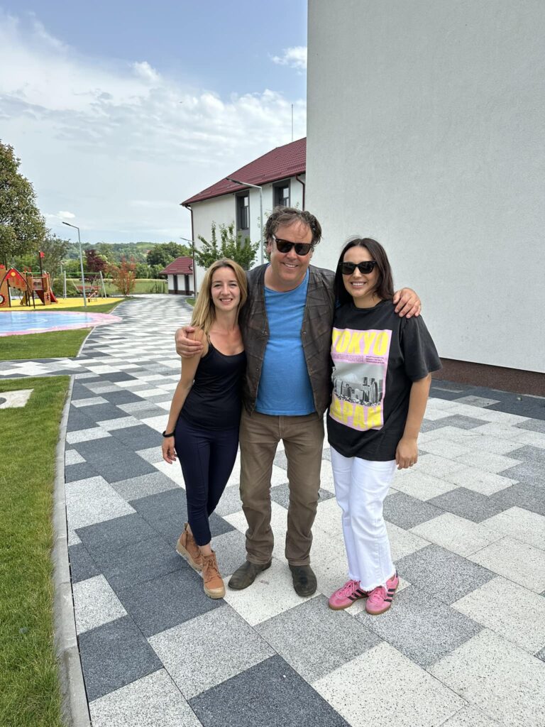 Celebrul Charlie Ottley, atras în mirajul poveștii de succes scrise de ...